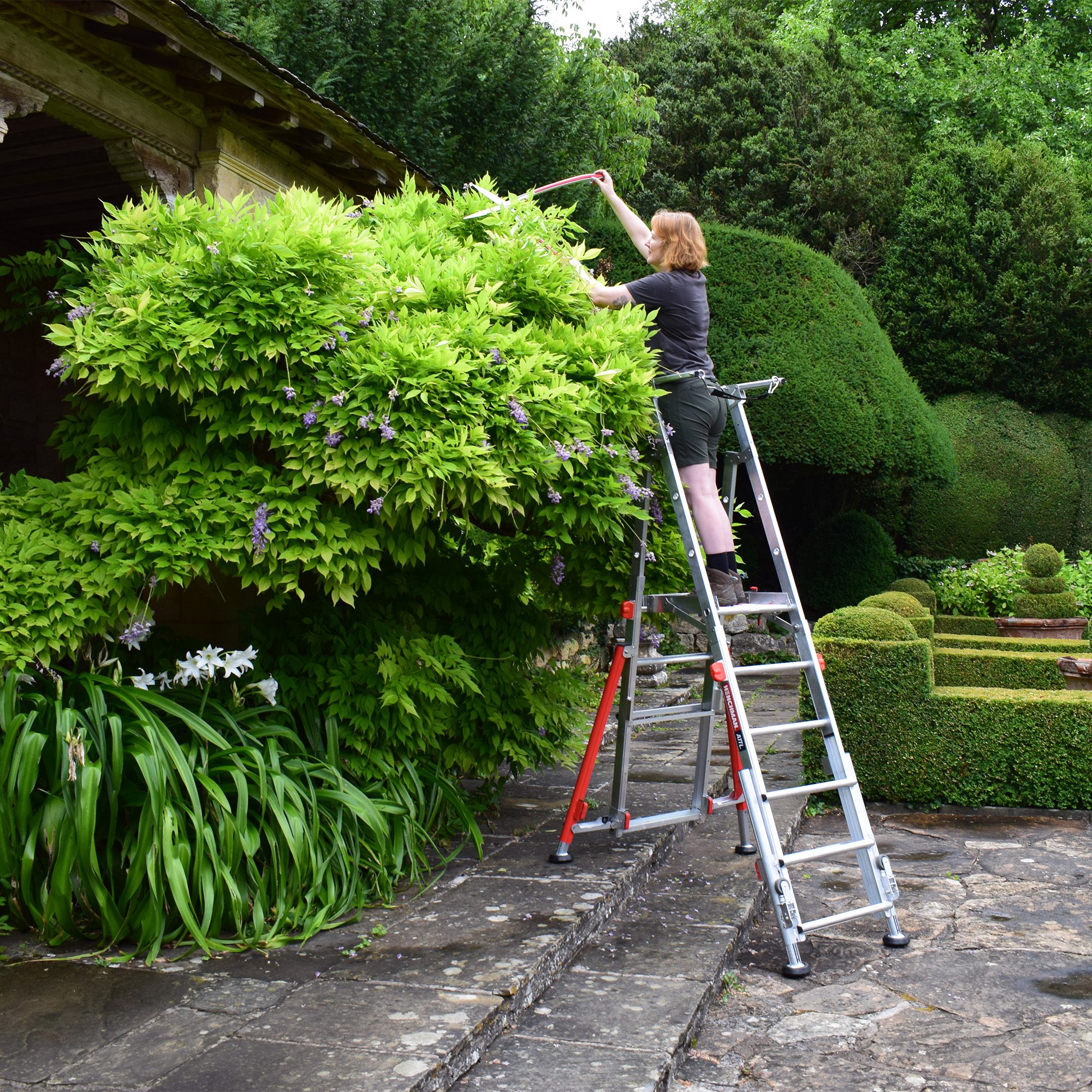 Henchman all-terrain telescopic platform "is safe, convenient and ...